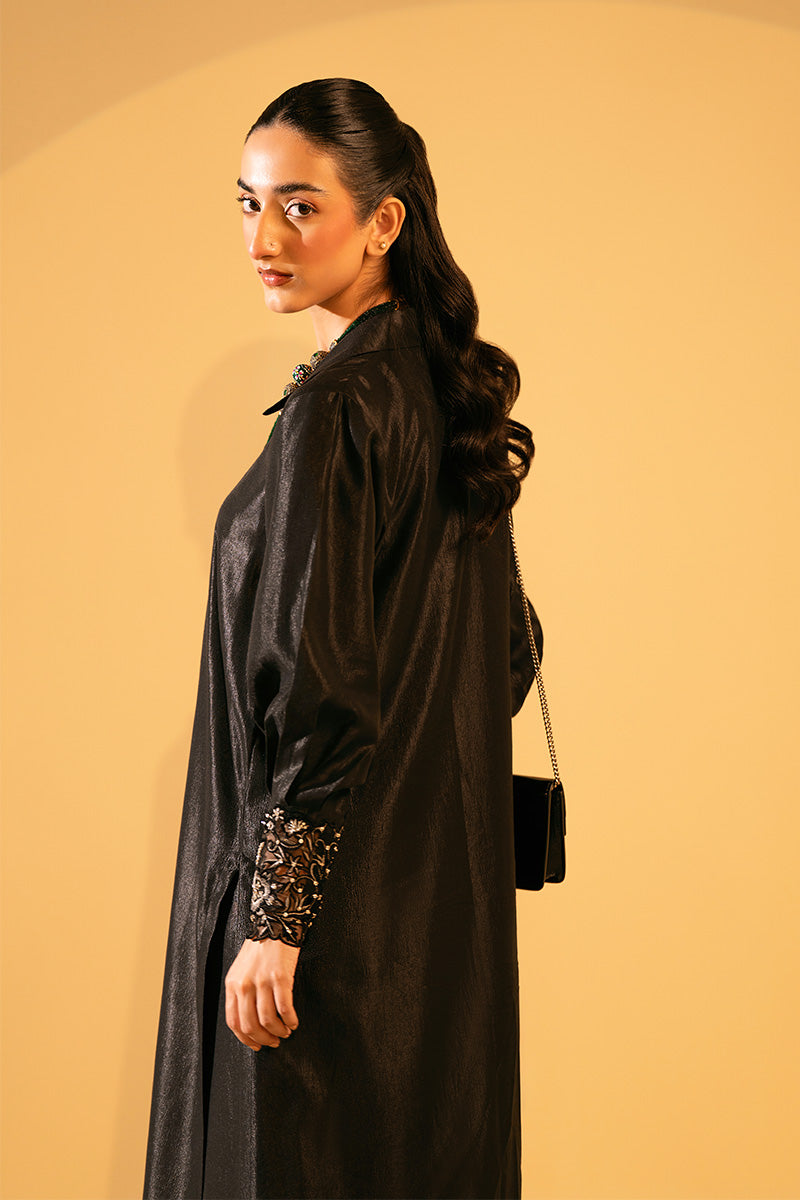 Tarah Noir – Armas Clothing